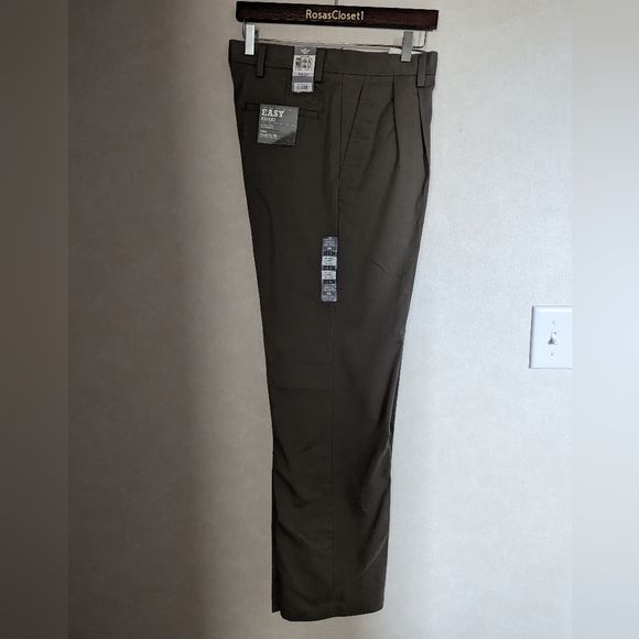 Dockers | Pants | Nwt Dockers Pleated Classic Fit Pants | Poshmark